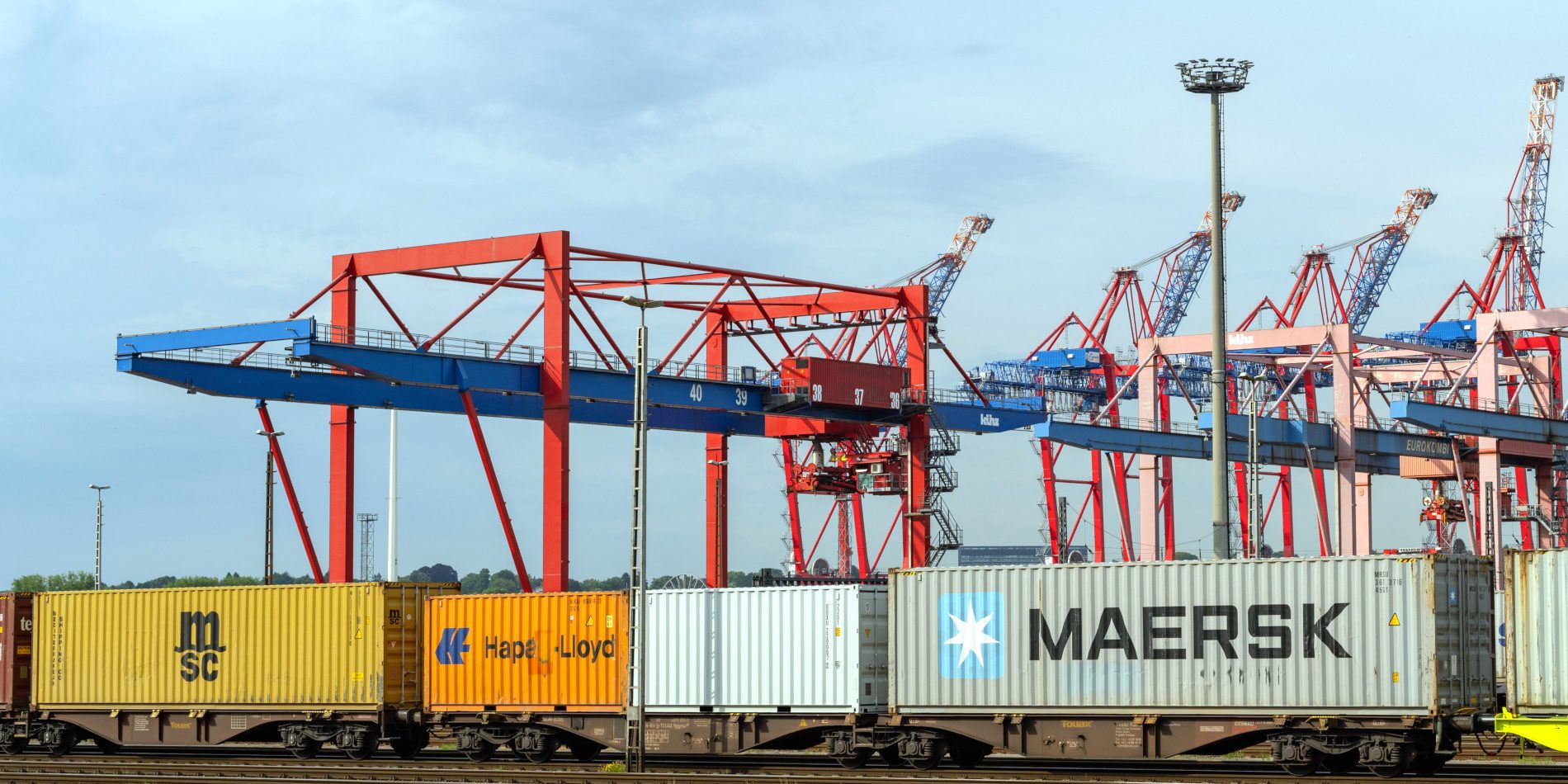 Maersk i MSC: Suprotni Smjerovi u Planiranju Flote - Klaster Logistika